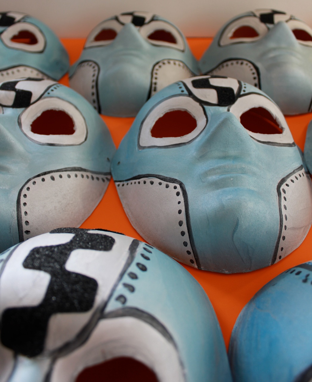 Elle and Lou: How to make a Robot Mask