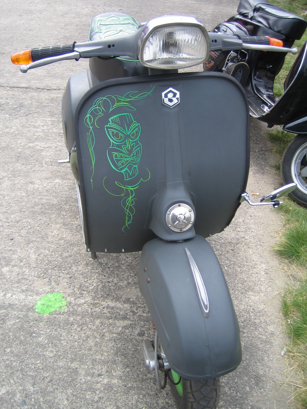 Tom's Pinstripes: Tiki Vespa!
