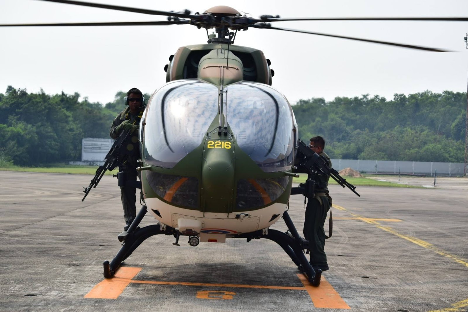 THAIDEFENSE-NEWS: ฮ. EC645 T2 ของกองทัพเรือ ได้รับการติดตั้งปืนกล MAG58