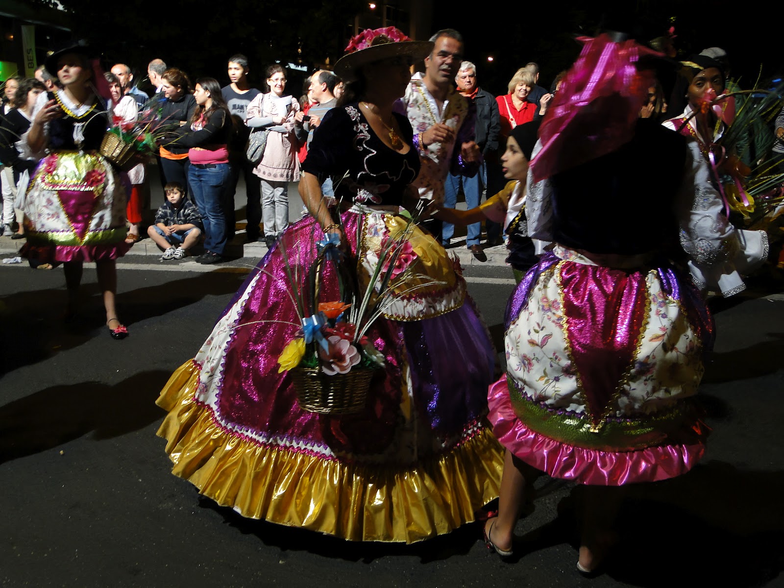 O TAPETE COLORIDO: LISBOA EM FESTA - MARCHAS POPULARES