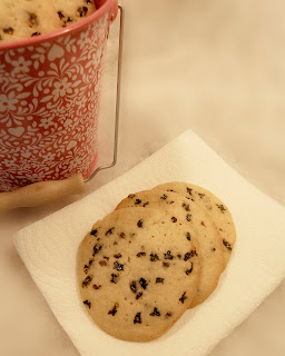 Little Kitchen: Currant Cookies