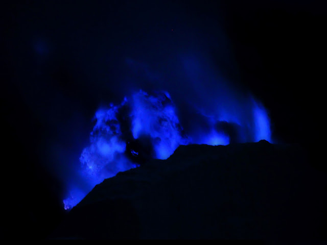 The Big Wobble : Mount Ijen East Java Indonesia belched thick clouds of ...