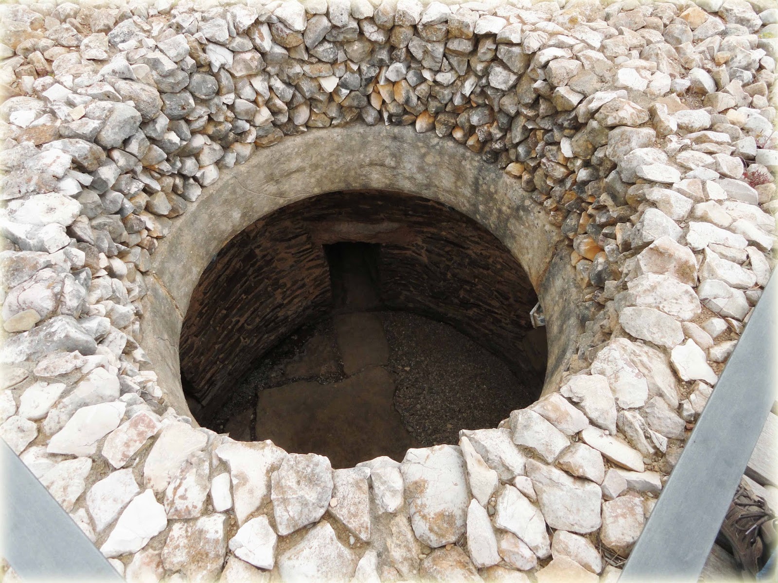 Viajar só?: Nos monumentos megalíticos de Alcalar!