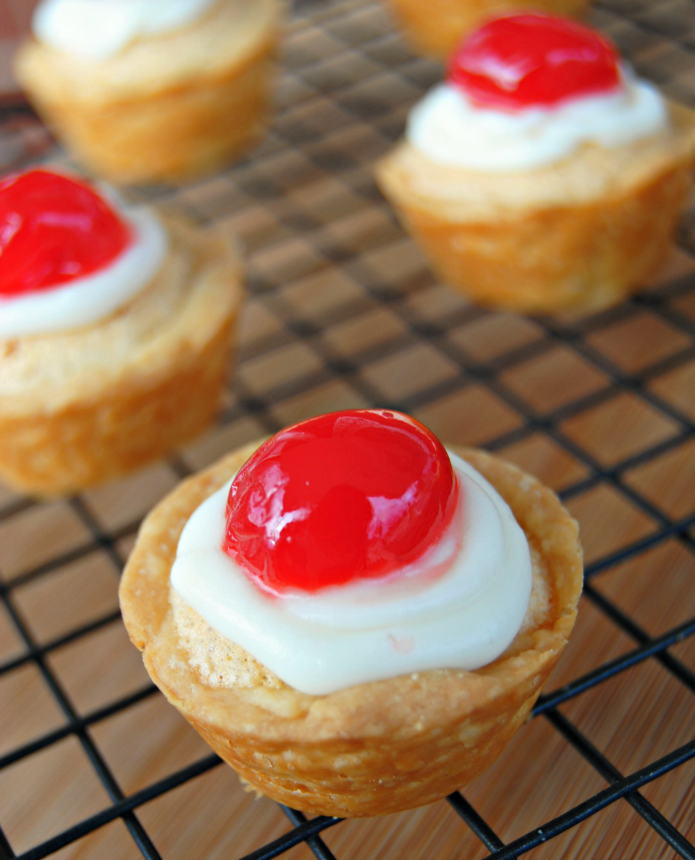 SteakNPotatoesKindaGurl: Mini Almond Tarts