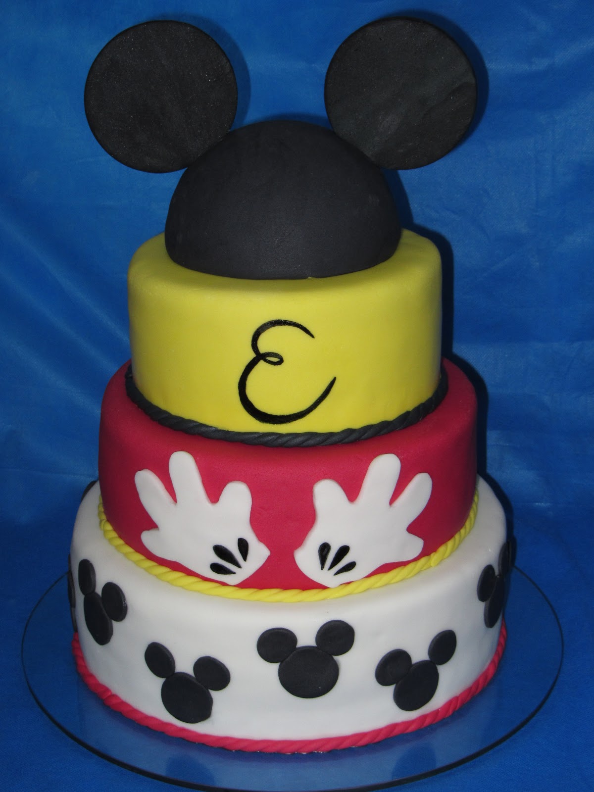 Elisandra Badaró Cake Designer: BOLO MICKEY