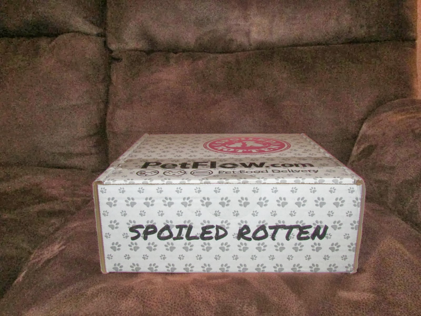 My Rotten Dogs: October 2013 Petflow Spoiled Rotten Box Review