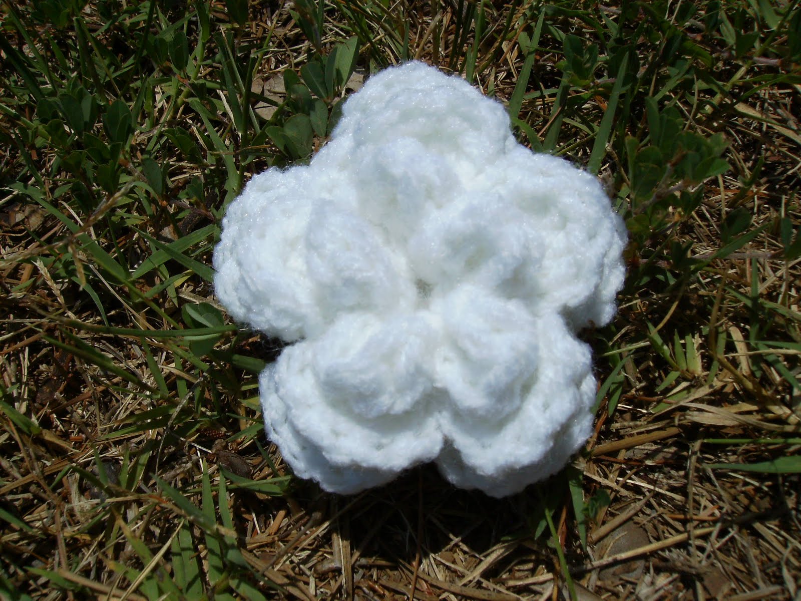 Scrap Yarn Crochet: Free White Rose Crochet Pattern