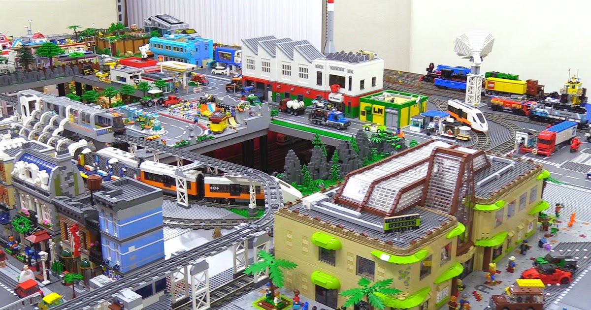 Minor LEGO city update - Mall plazas, more sidewalks