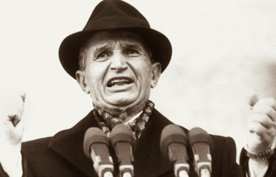 ΗΤΑΝ ΧΡΙΣΤΟΥΓΕΝΝΑ ΤΟΥ 1989 ΟΤΑΝ Ο ΤΣΑΟΥΣΕΣΚΟΥ ΚΑΤΑΔΙΚΑΣΤΗΚΕ ΓΙΑ ...