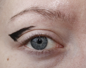 Madam Noire Makeup Studio: Tutorial: Blue and yellow cateye