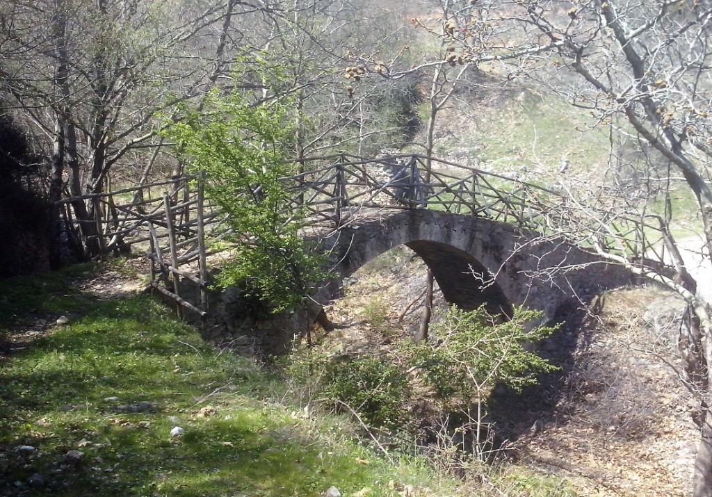 Newssalonika Blog: ΤΟ ΑΓΝΩΣΤΟ ΜΕΤΑΒΥΖΑΝΤΙΝΟ ΠΑΡΑΔΟΣΙΑΚΟ ΠΕΤΡΙΝΟ ΓΕΦΥΡΙ ...