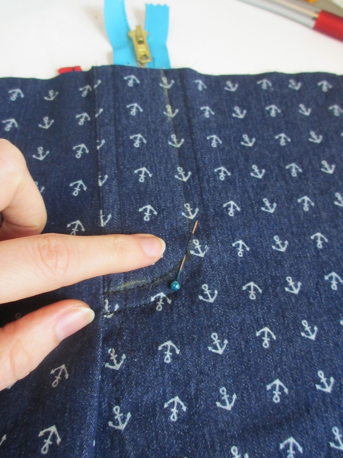Crafty Clyde: Made up on the Fly - Fly Front Zip Tutorial!
