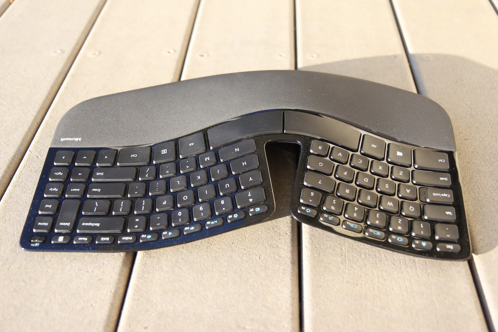 James' Ordinary Guy Reviews: Microsoft Sculpt Ergonomic Keyboard Review
