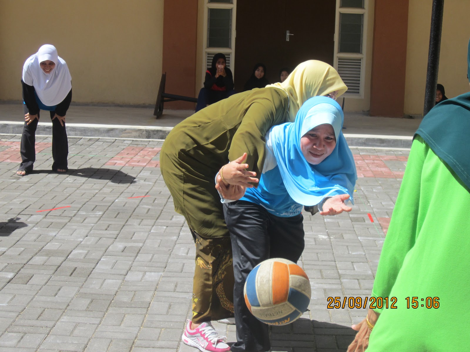 dari jendela che dai...: Bini-bini Perkasa Main Bola Jaring