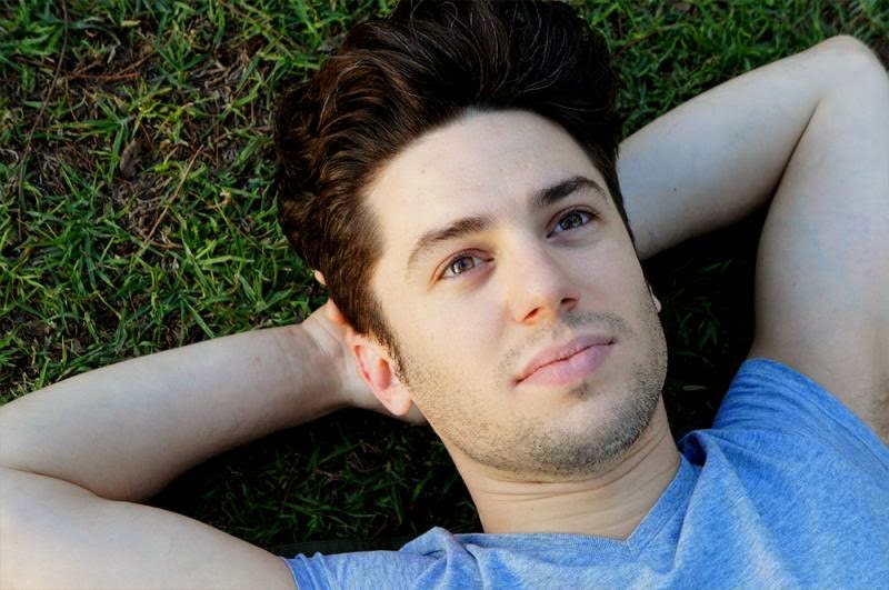 FROM THE MUSICAL "EL CABARET DE LOS HOMBRES PERDIDOS" : ESTEBAN ...