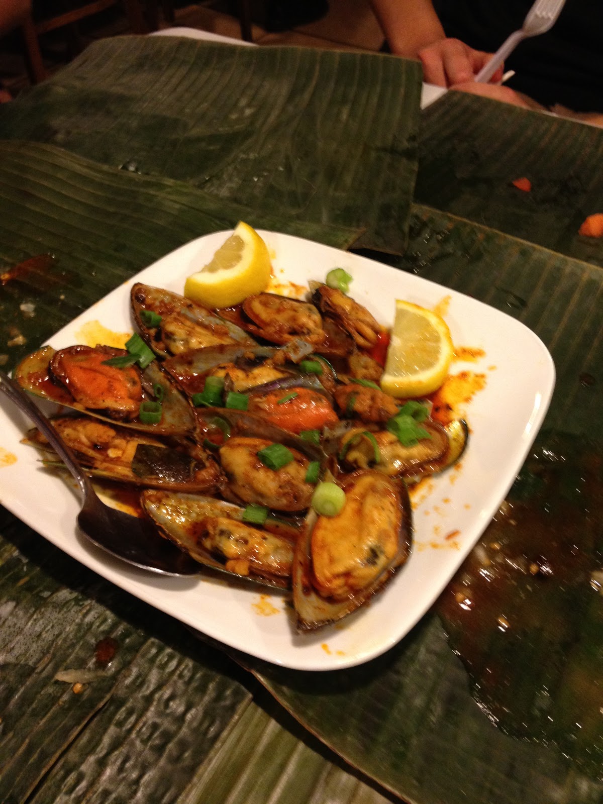 What To Eat Today?: Kamayan Style at "House of Sisig"!