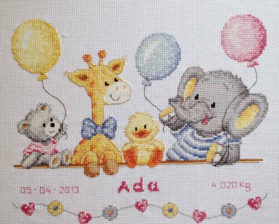 Regalo bebita de punto de cruz | Manualidades