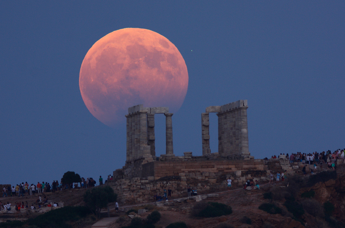 The passion of colors: full moon in Greece!