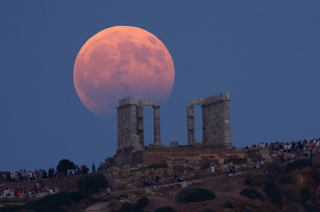The passion of colors: full moon in Greece!