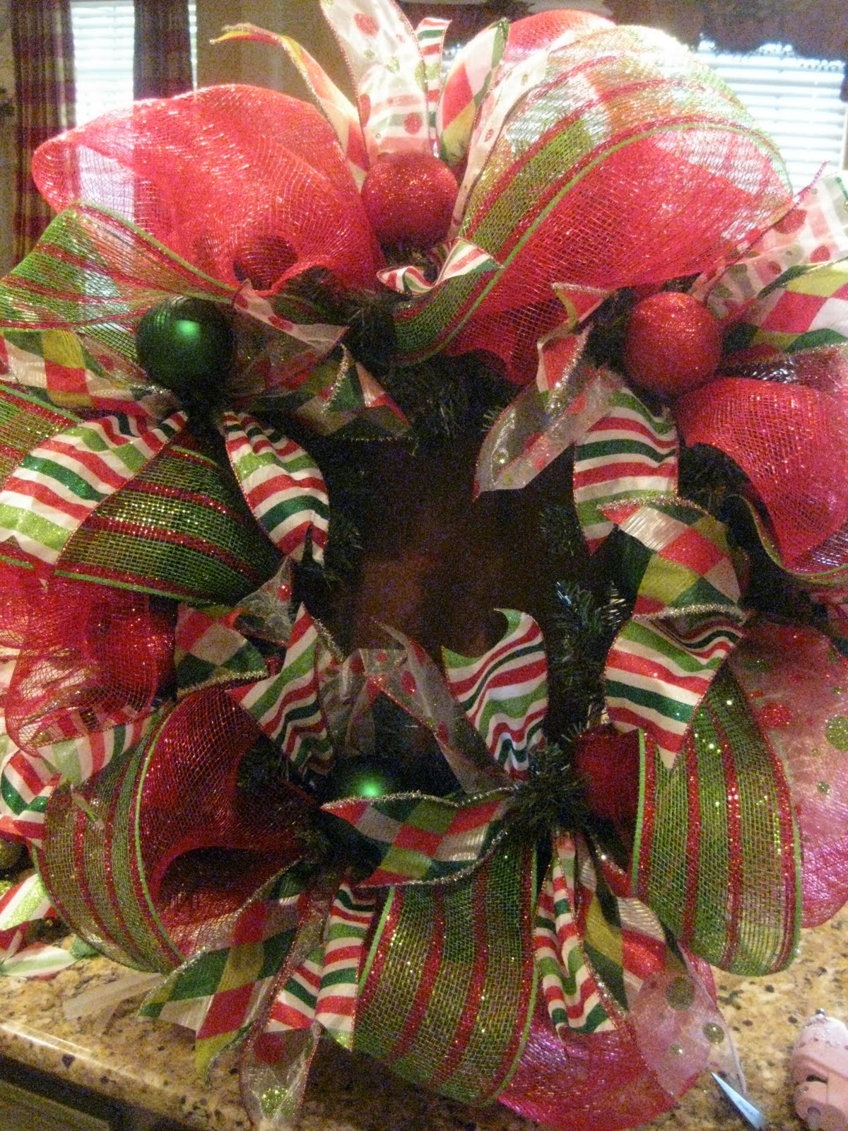 Kristen's Creations: Christmas Mesh Wreath Tutorial!