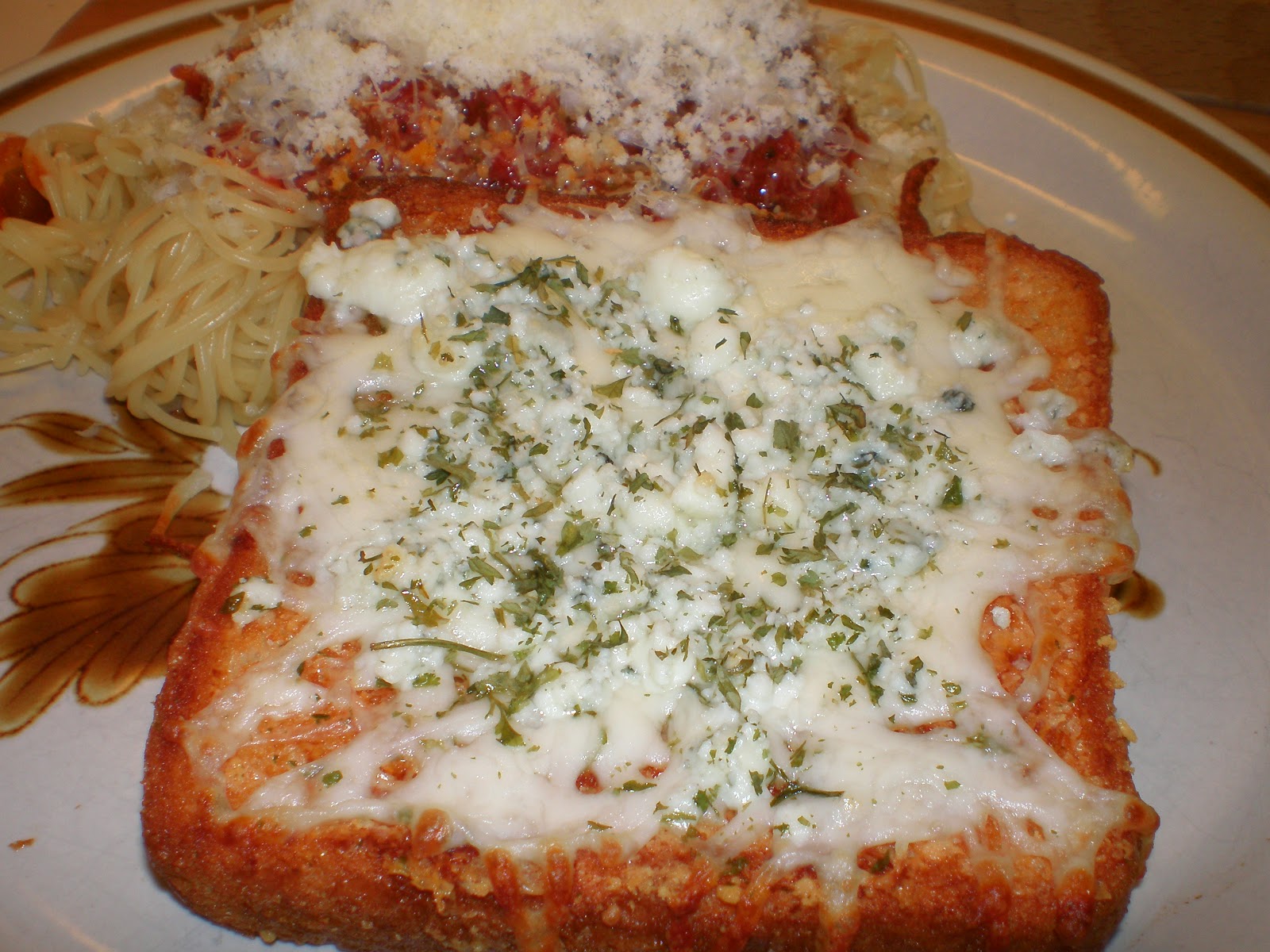 Kandy's Kitchen Kreations: Three Cheese Bread