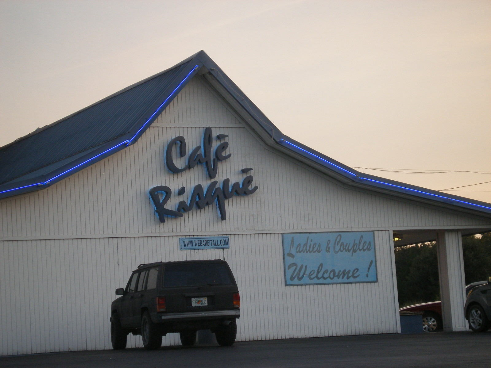 JSH's Visual Slushpile: Cafe Risque