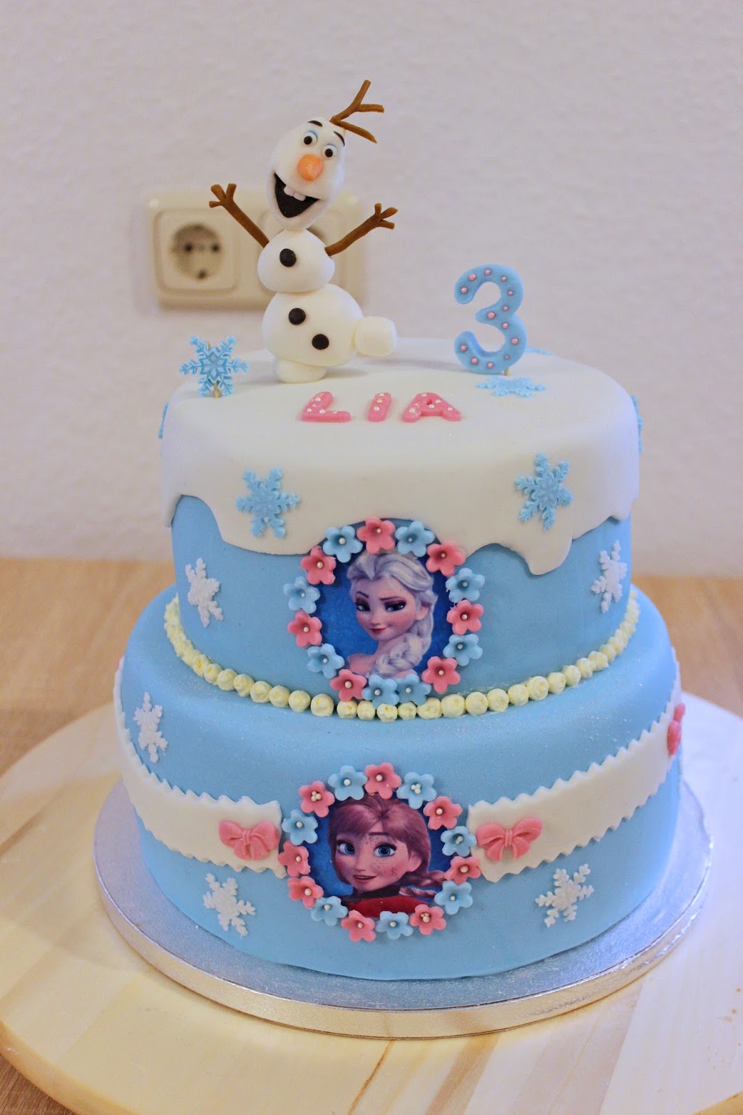 Anna und Elsa mit Olaf Torte die Eiskönigin