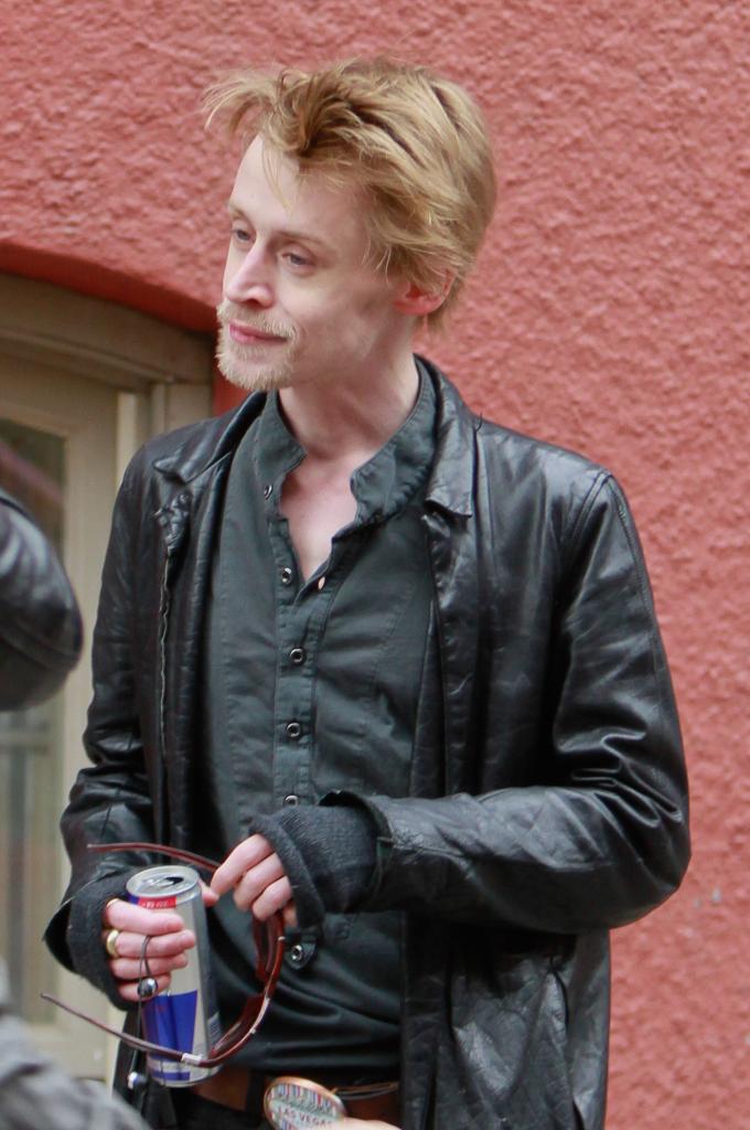 2012 Macaulay Culkin Hairstyles | Celebrity Hair Cuts