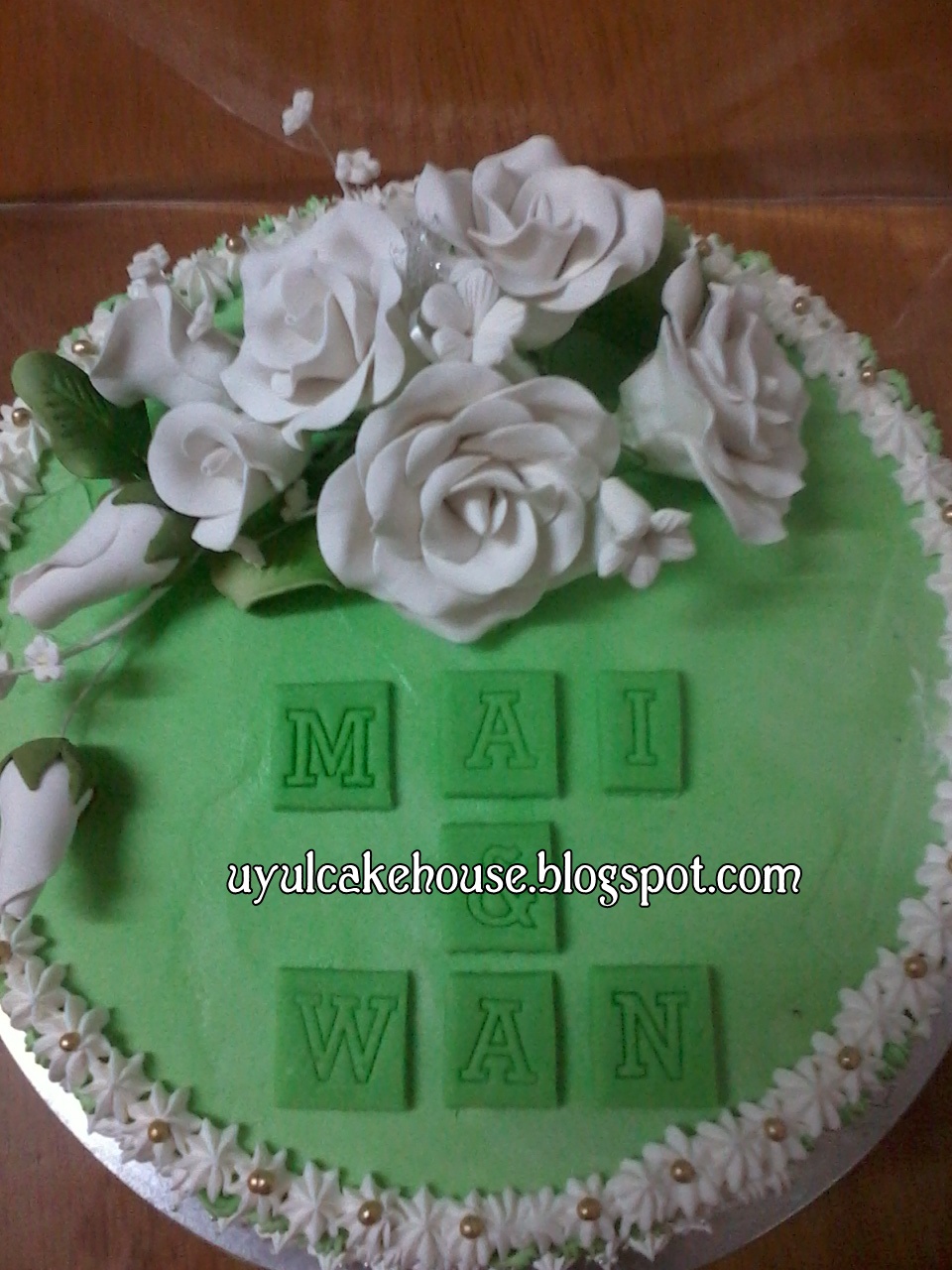 UyuL Cake House: Hantaran kek Theme Hijau Putih (Buttercream)