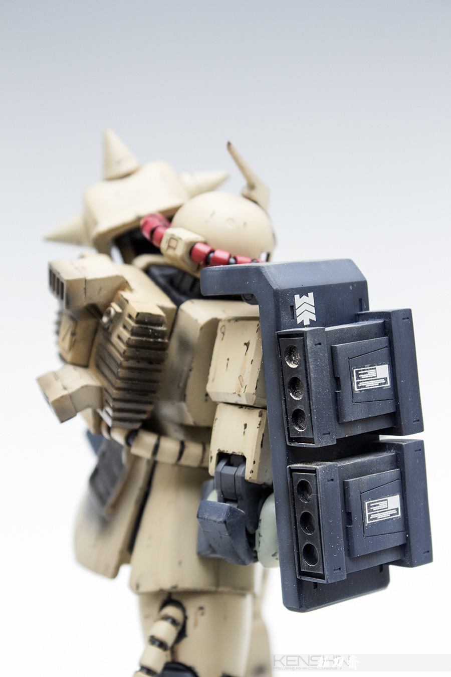 GUNDAM GUY: MG 1/100 MS-06D Zaku II Desert Type - Diorama Build