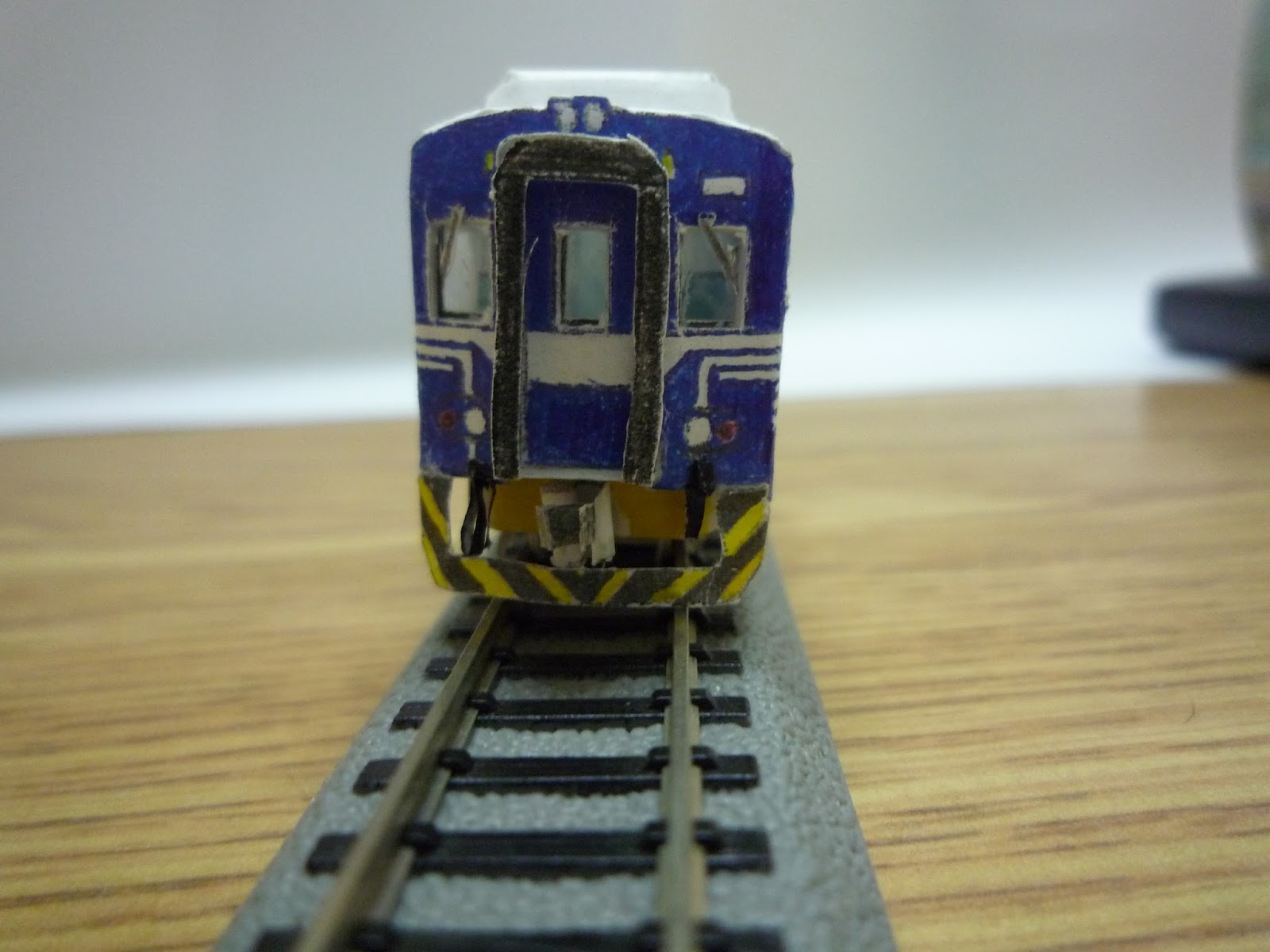 ~~~龍~~~的紙模型部落格(Paper Models Stop): 台鐵EMU500型通勤電聯車 (Taiwan Railway ...