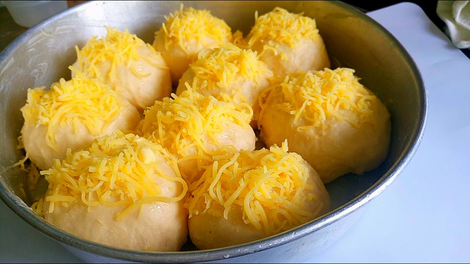 Tertunailah Hasrat Di Hati: Roti Cheese Dan Roti Sosej Sedap dan Lembut