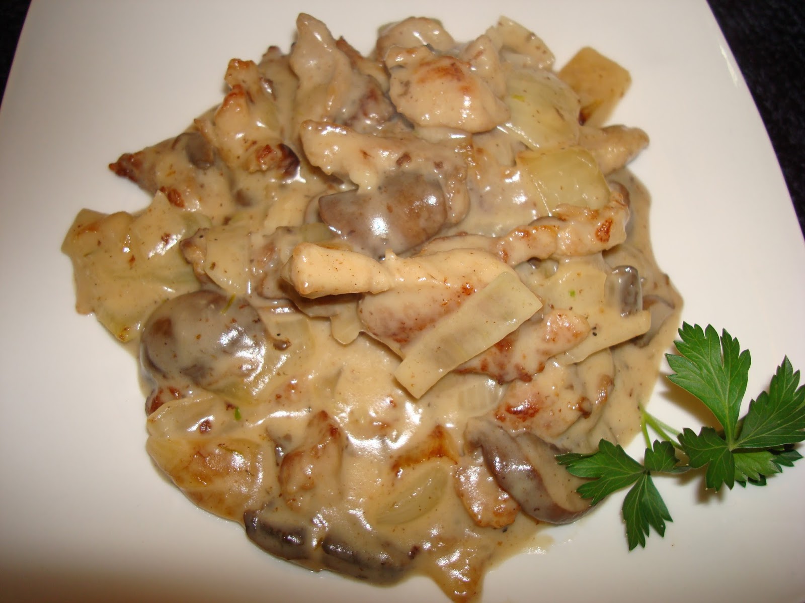 LA COCINA DEL POLLO: TIRITAS DE CERDO CON SALSA DE HONGOS CREMINI. (O ...