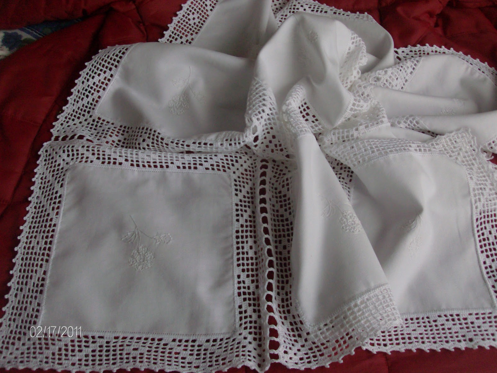 Os meus Hobbies... passatempos.: Naperons com tecido e renda