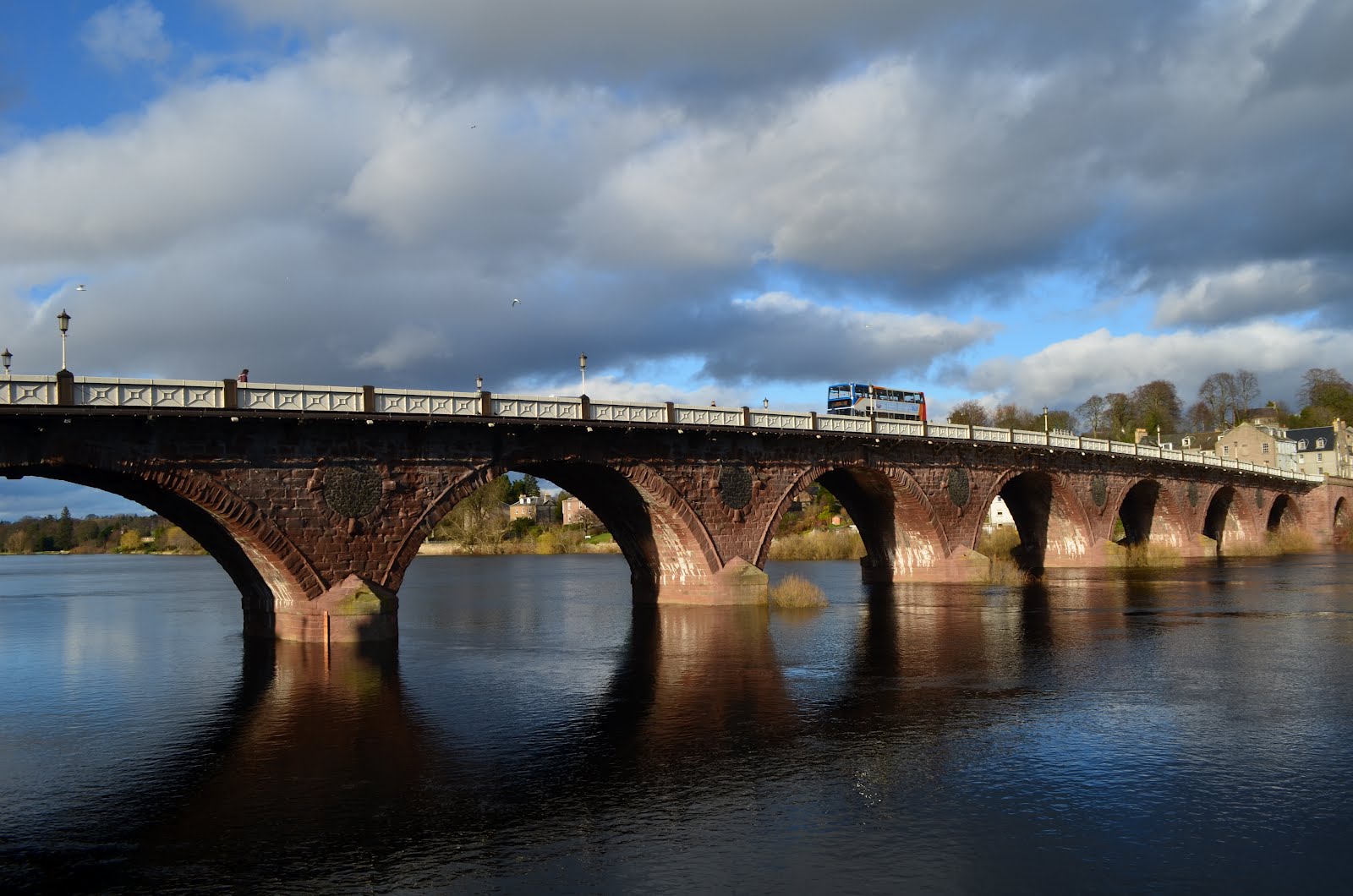 Tour Scotland: Tour Scotland Photographs Old Bridge River Tay Perth ...
