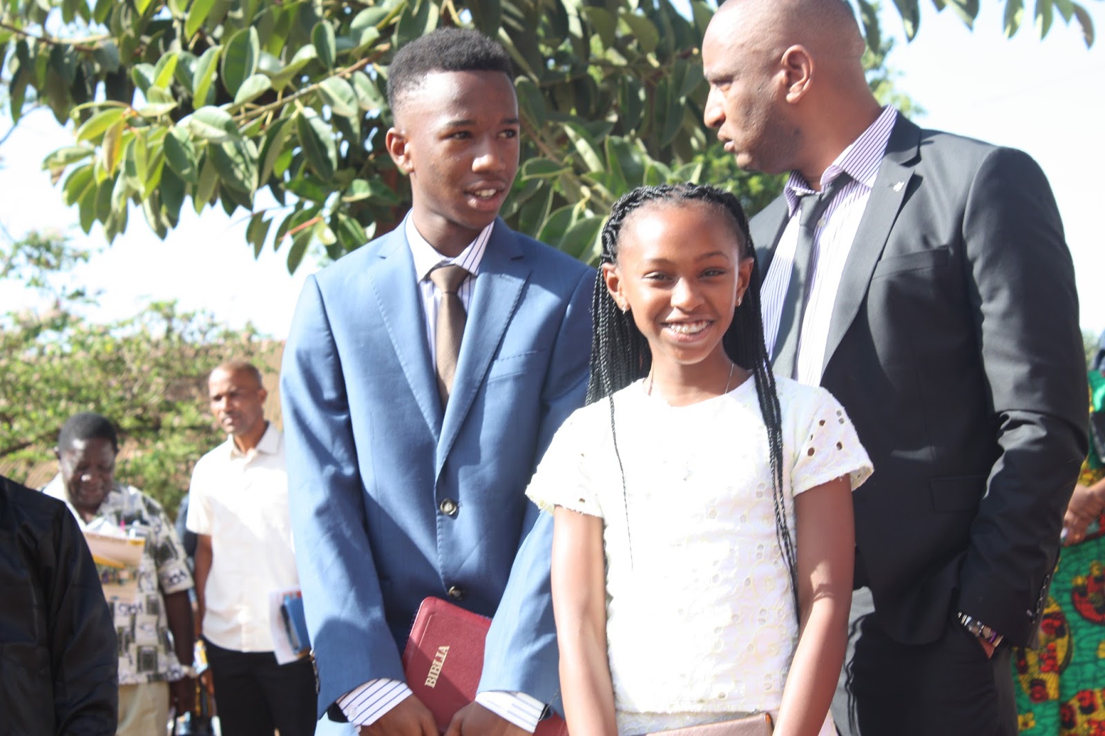 TAZAMA PICHA ZA FAMILIA YA DAVIS MOSHA WALIPOHUDHURIA MISA YA ...