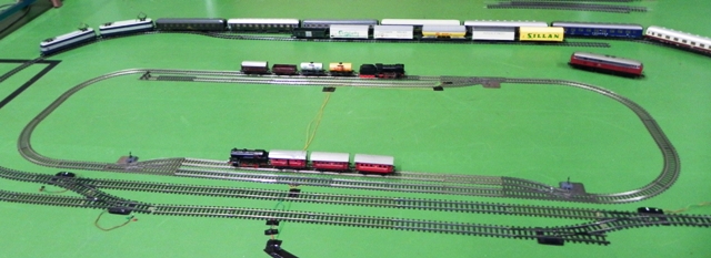 lionel lines: New tubular track curves