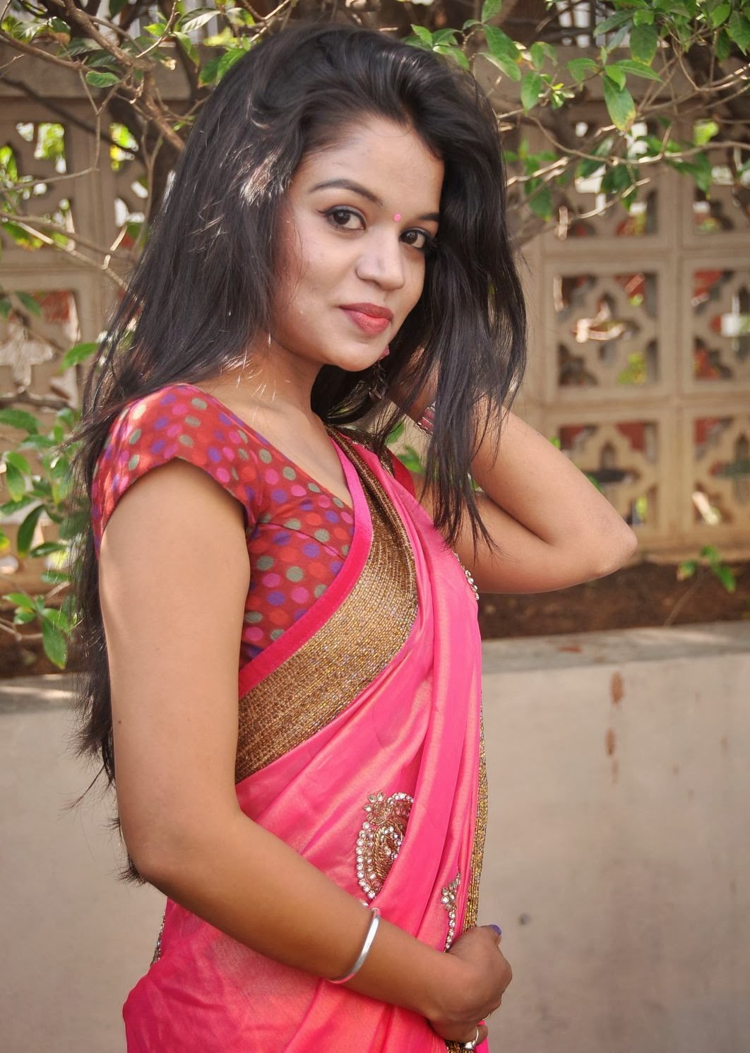 Na-adda: Bhavya sree Latest pics in saree