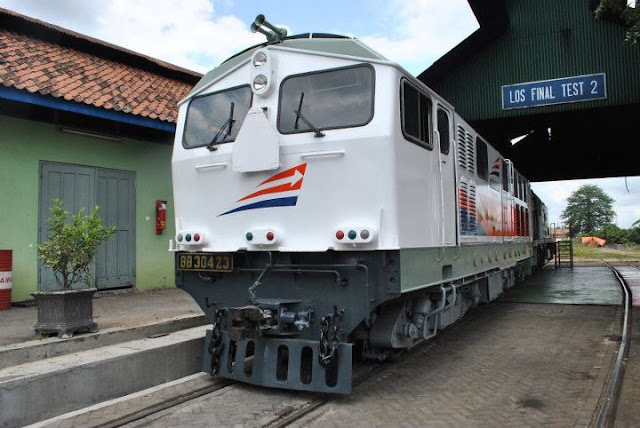 Arsip 76R: Lokomotif Disel Indonesia