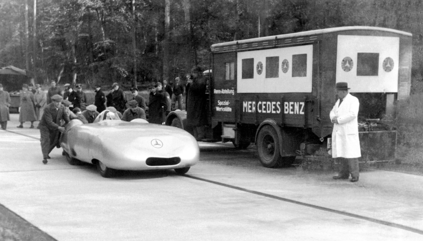 Koenigsegg'in 80 yıl sonra geçebildiği rekortmen; Mercedes W125 ...