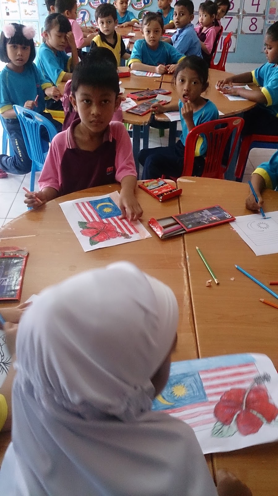 buletin kemas lumut: MEWARNA POSTER JALUR GEMILANG DAN BUNGA RAYA