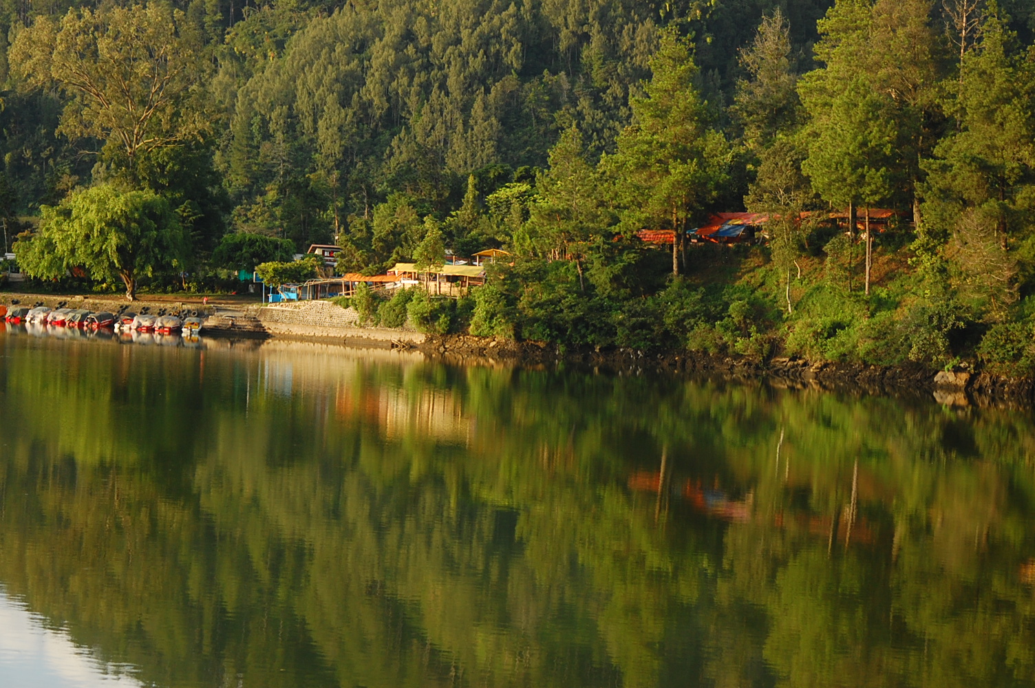 PESONA INDONESIA: Rapat Aanwijzing Magetan With Telaga Sarangan Eksotika