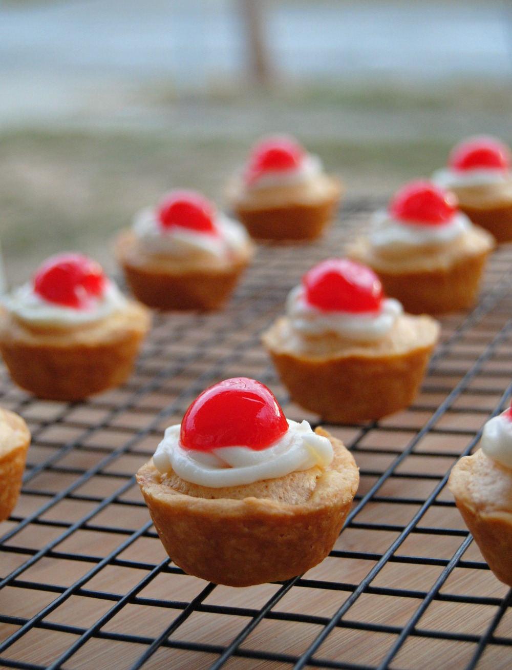 SteakNPotatoesKindaGurl: Mini Almond Tarts