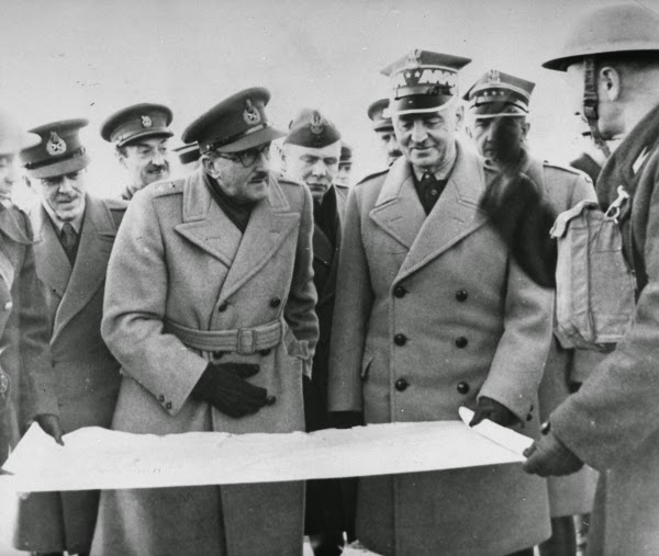 "Tweedland" The Gentlemen's club: The "British Warm" Overcoat.