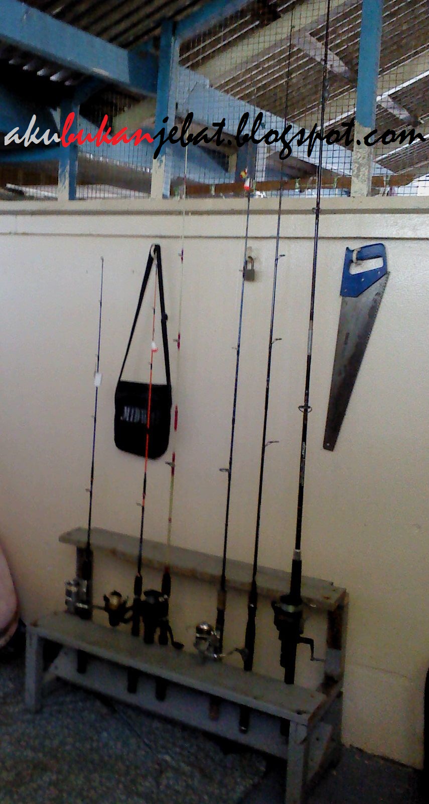 itu bukan aku: Membuat rak joran pancing cara malas