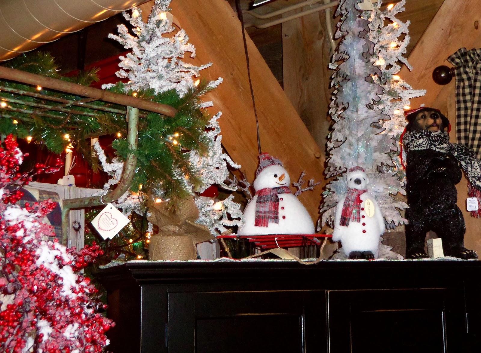 A DEBBIE-DABBLE CHRISTMAS: Christmas in the Stores: Country Folk Store ...