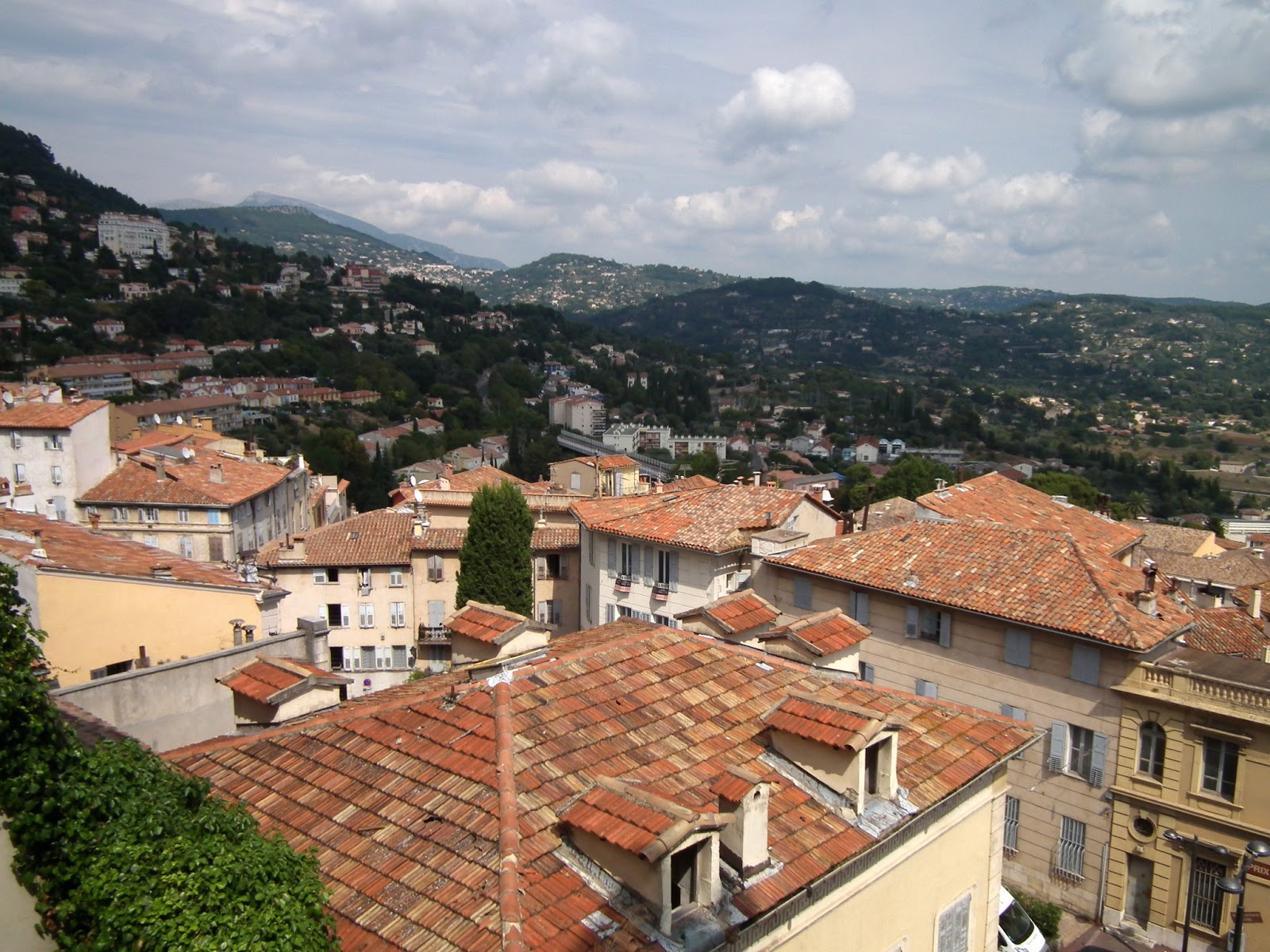 Girl must eat...: Washout Day in Grasse, France