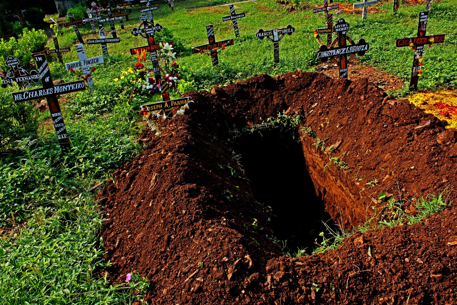 Reuben Samuel Photography: Six Feet Under