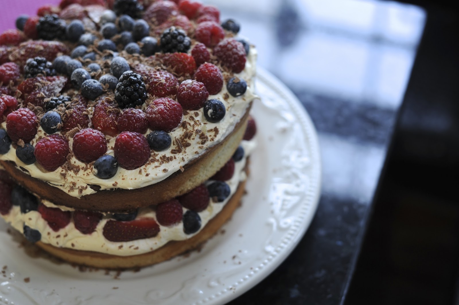 Petite Gourmandise: Genoise aux fruits d'ete