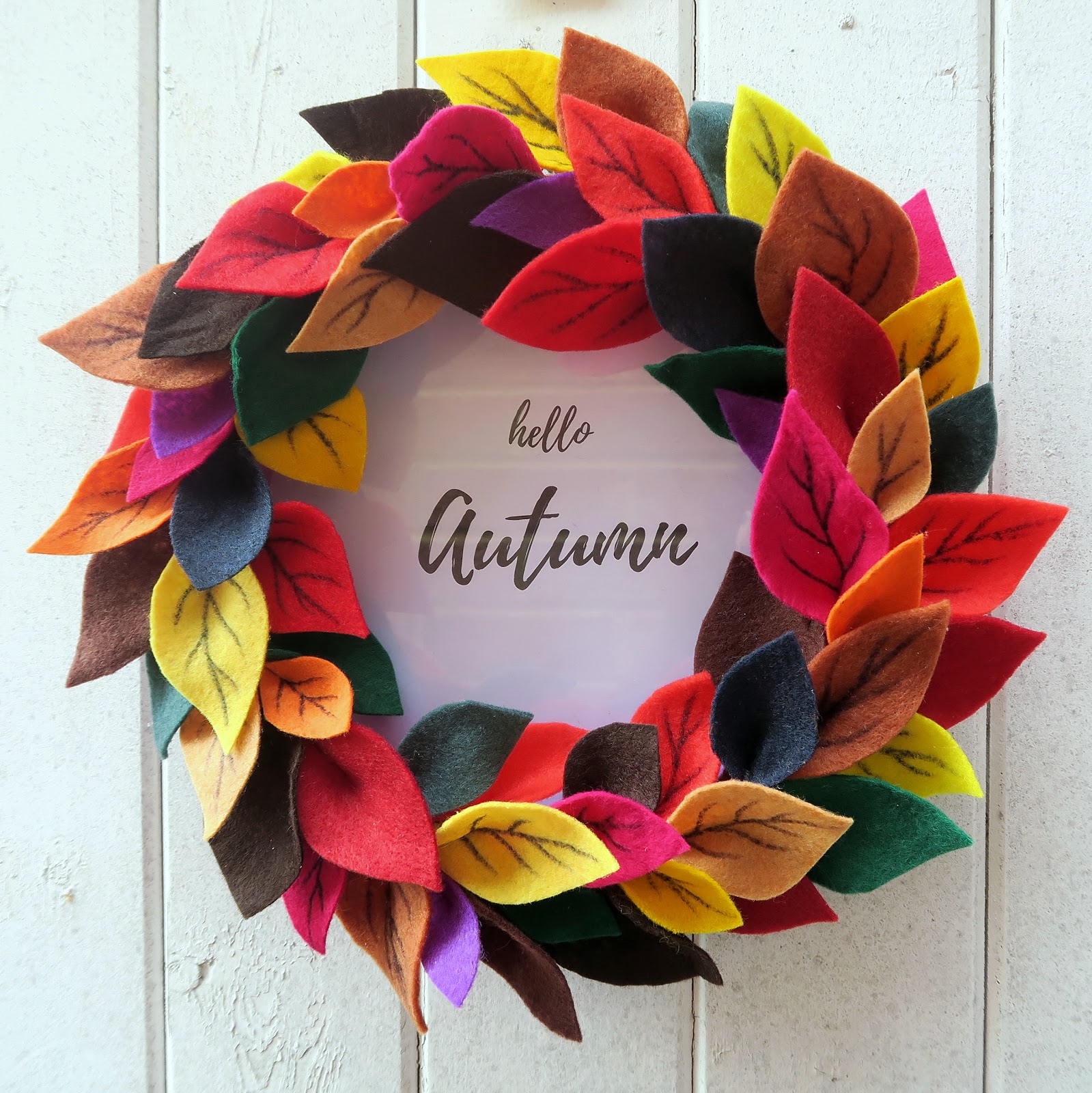 Felt leaves Autumn wreath + FREE printable | mamaisdreaming.blogspot.co.uk